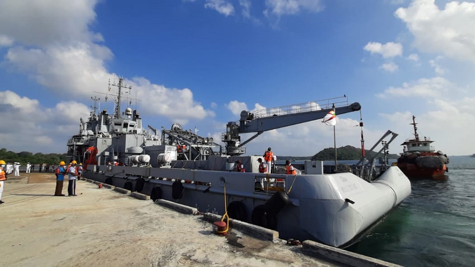 INS Nireekshak visits Trincomalee for SLN Diver Training - LNW Lanka ...