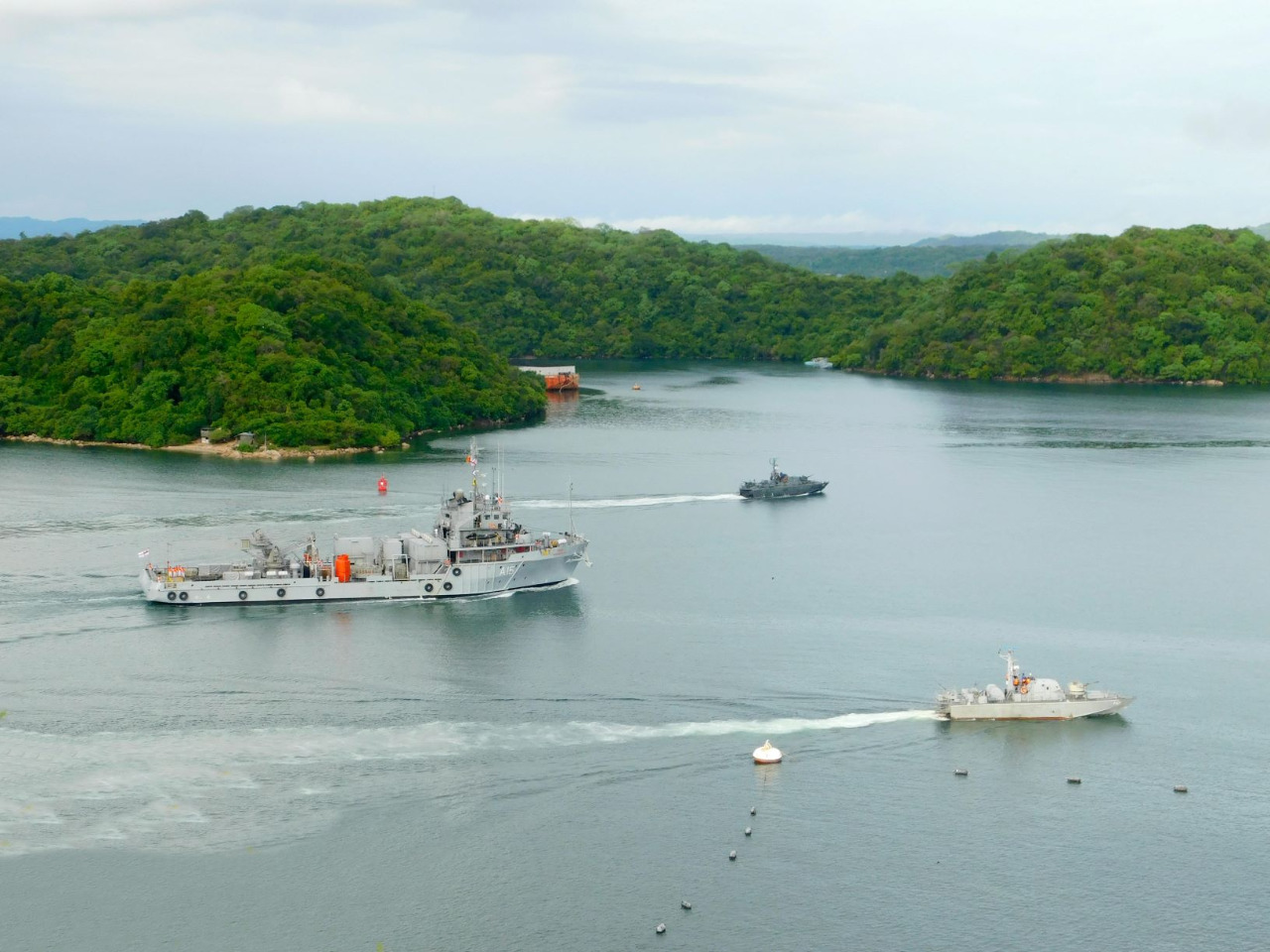 INS Nireekshak visits Trincomalee for SLN Diver Training - LNW Lanka ...