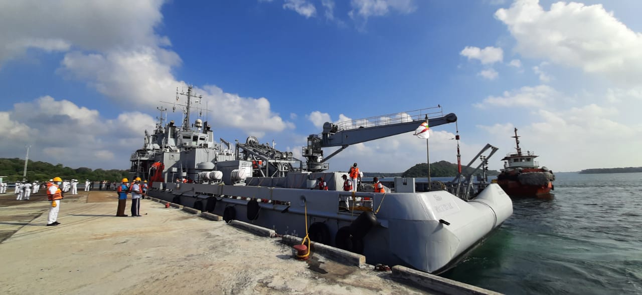 INS Nireekshak visits Trincomalee for SLN Diver Training - LNW Lanka ...