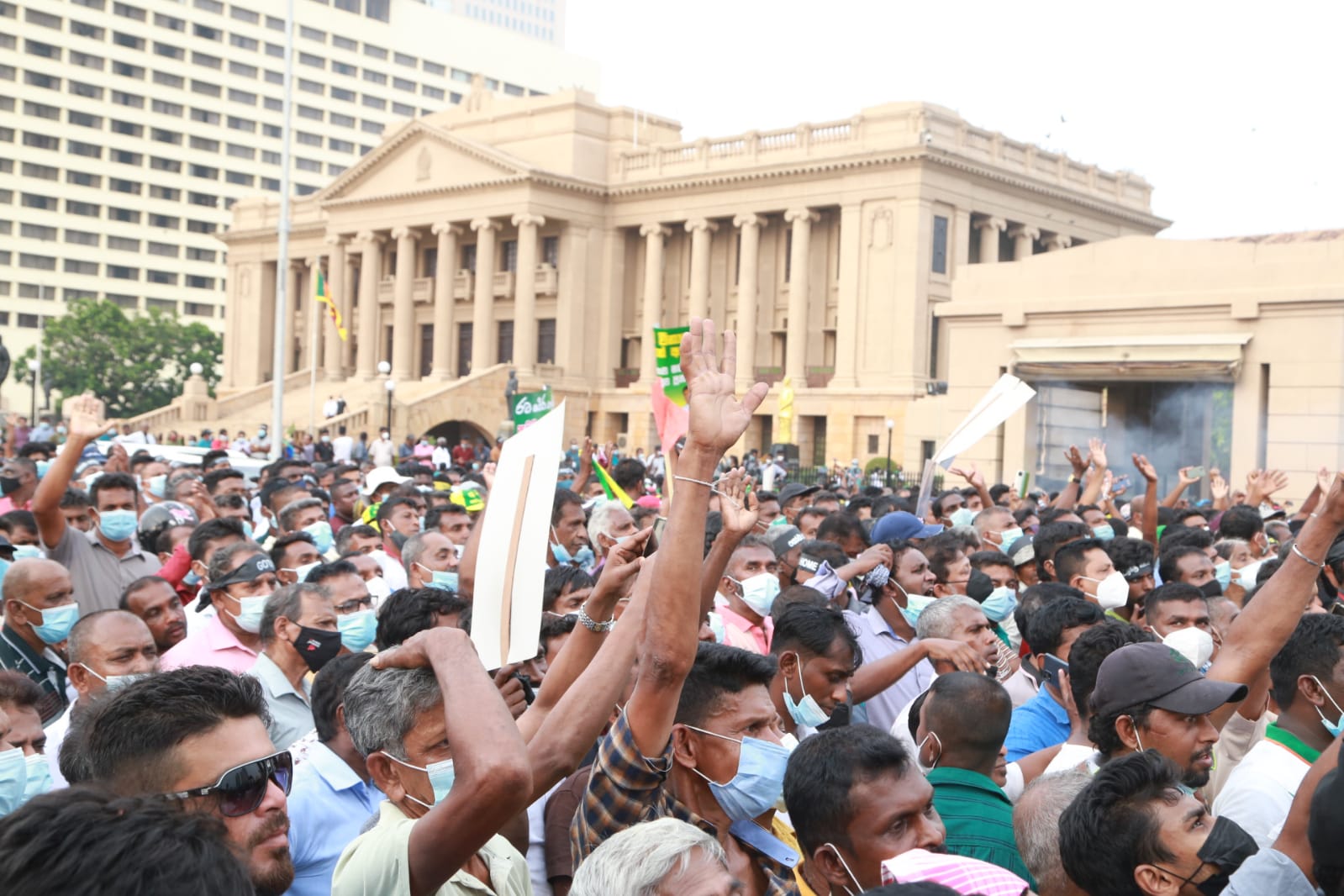 SJB stages a massive protest in Colombo - PHOTOS - LNW Lanka News Web