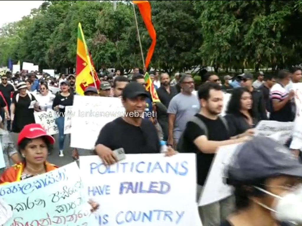 'Jana Aragala Kalakaruwo' collective adds more shapes to public ...