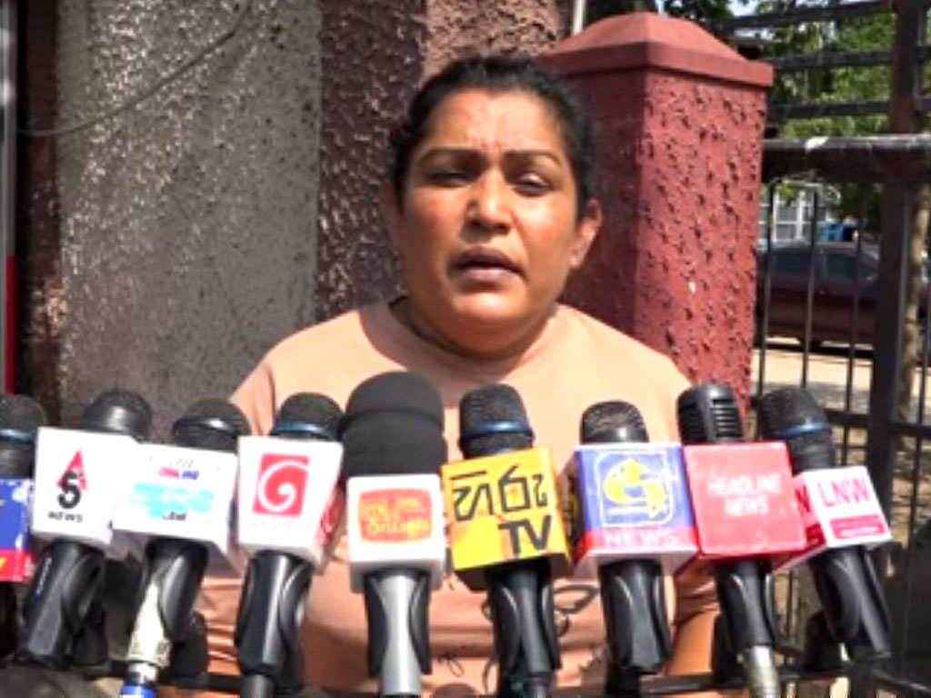 Mother accuses school teacher of brutally assaulting child (VIDEO ...