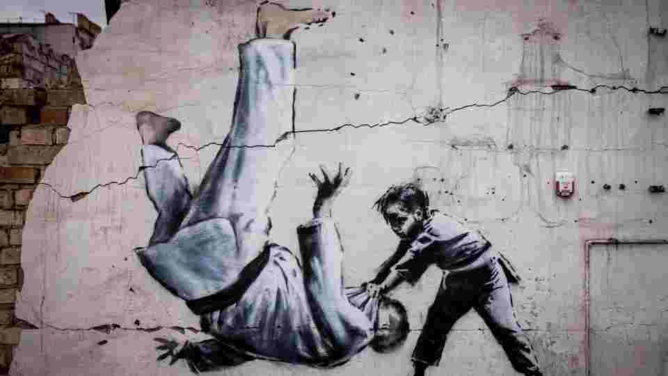 The gymnast and the judo fighter: 'Banksy murals' appear in the rubble ...