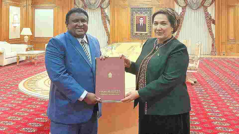 Ambassador Wishwanath Aponsu presents Letter of Credence to Chairperson ...