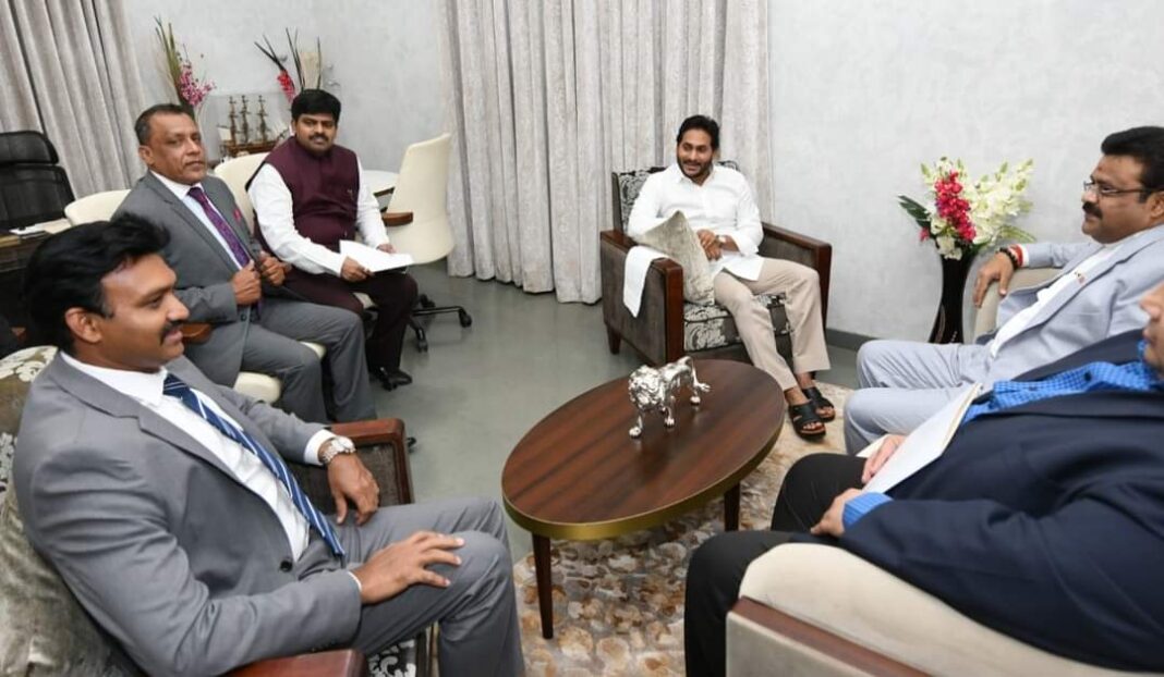 Governor of Eastern Province Senthil Thondaman meets with Andhra Chief ...