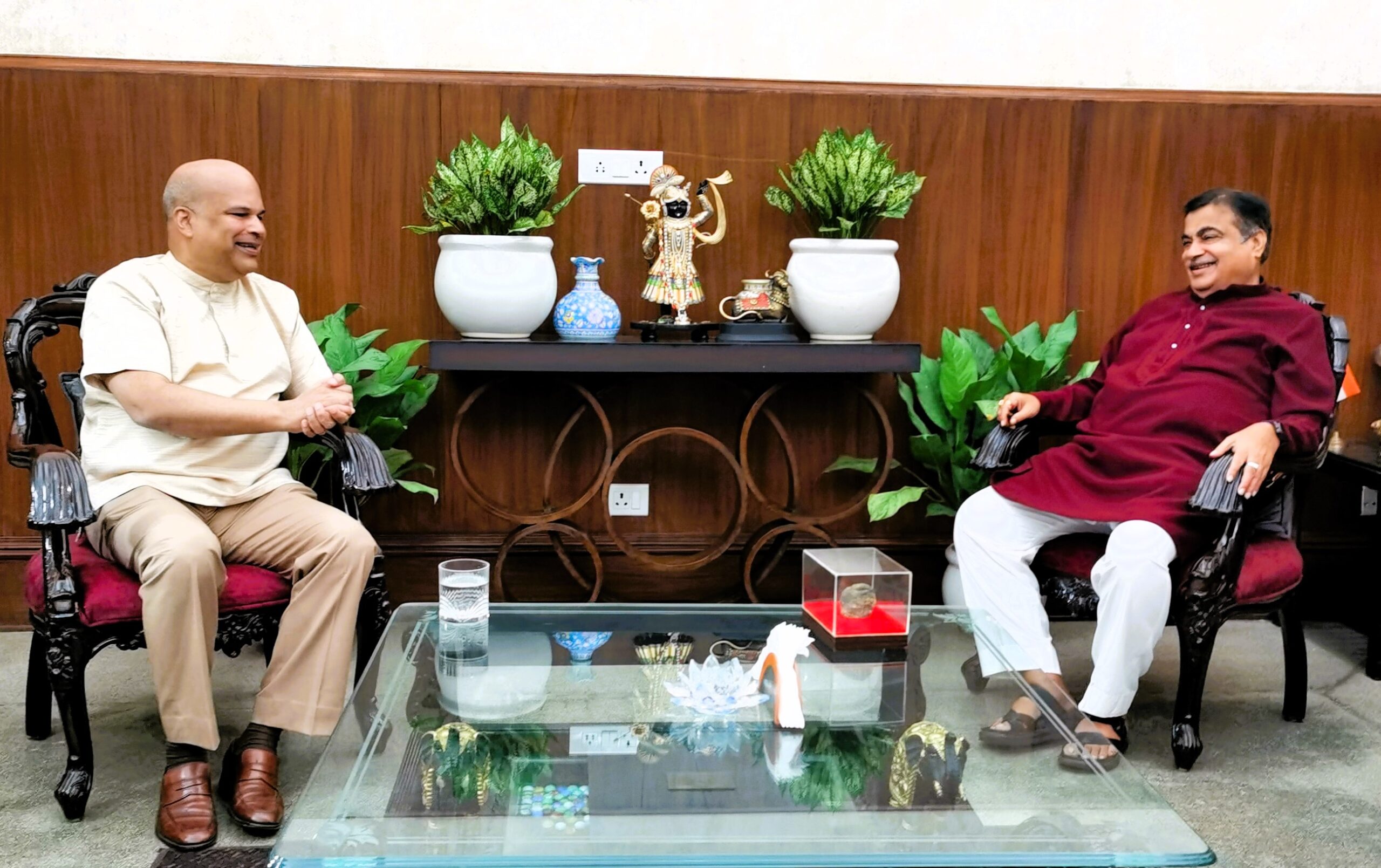 HC Moragoda pays farewell call on Indian Minister of Road Transport and ...