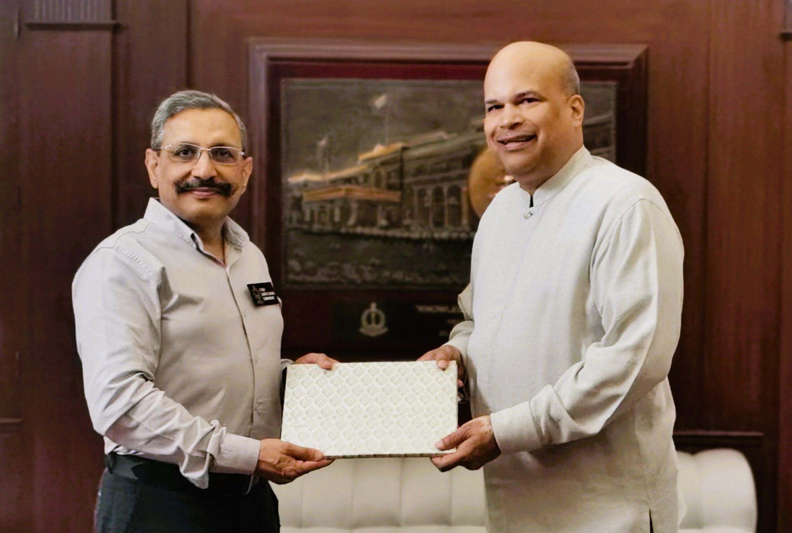 High Commissioner Moragoda addresses the National Defence College - LNW ...