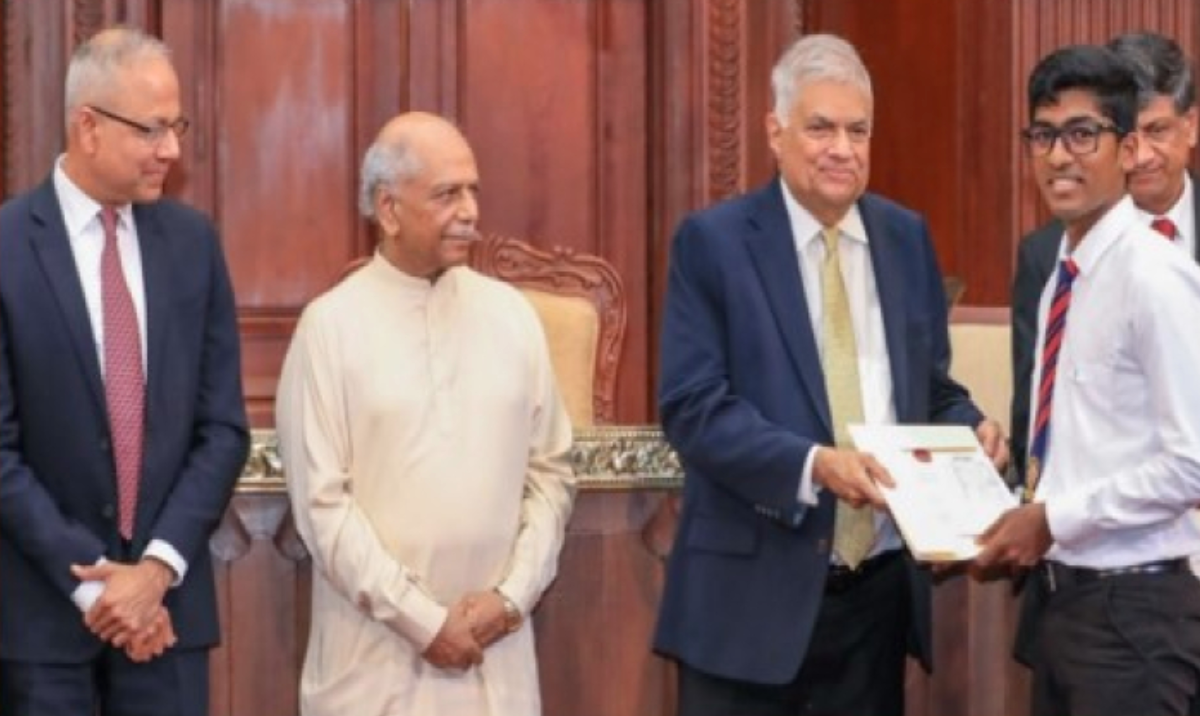 President awards Advanced Level high achievers- Presents certificates ...