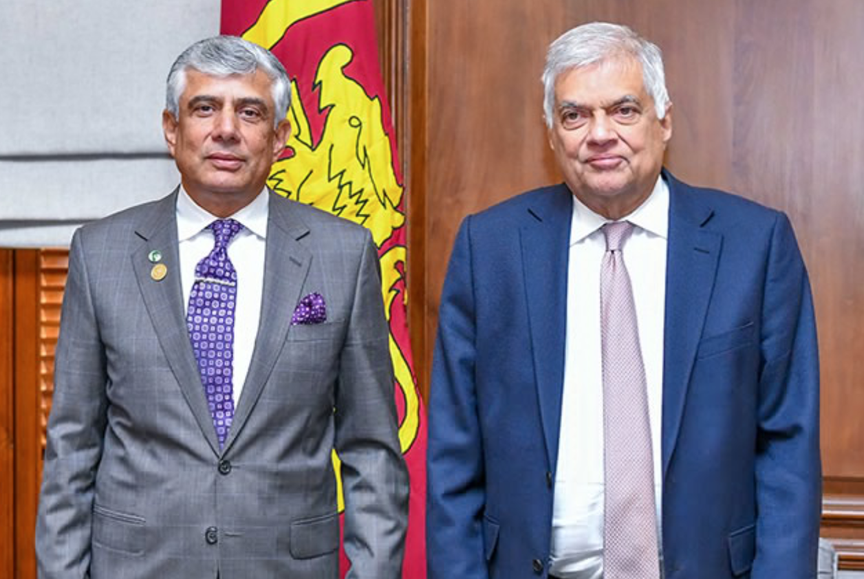 Retired Pakistani Defense Secretary Meets Sri Lankan President for ...