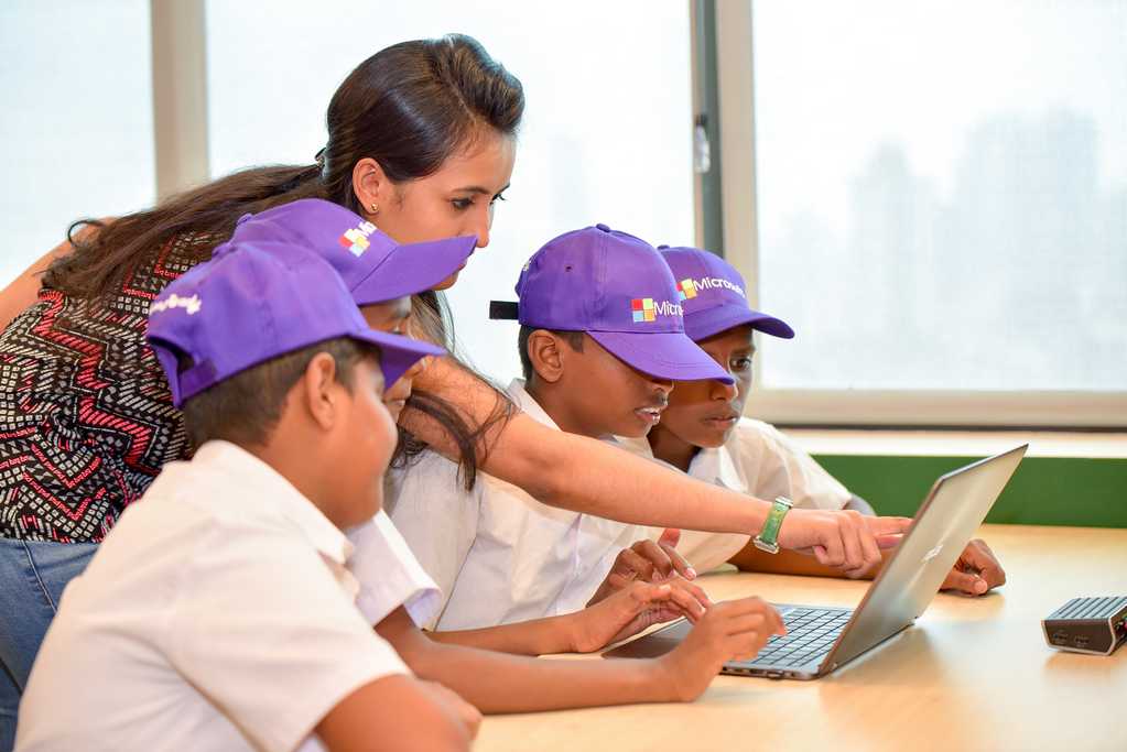 Sri Lanka's computer literacy hits 39% in 2023: Census Report - LNW ...